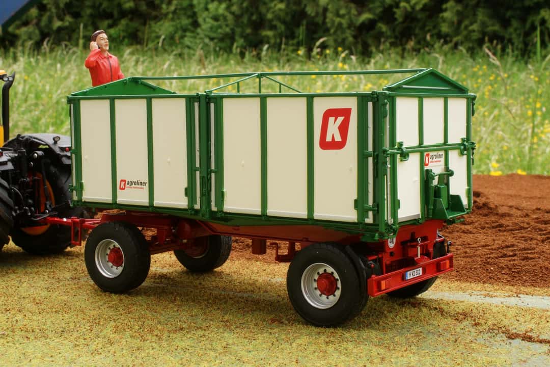 Kröger Agroliner HDK 302 grün/weiß: Neue Farbe | profi