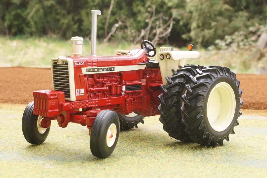 Britains Farmall 1206 turbo als Landtechnikmodell | profi