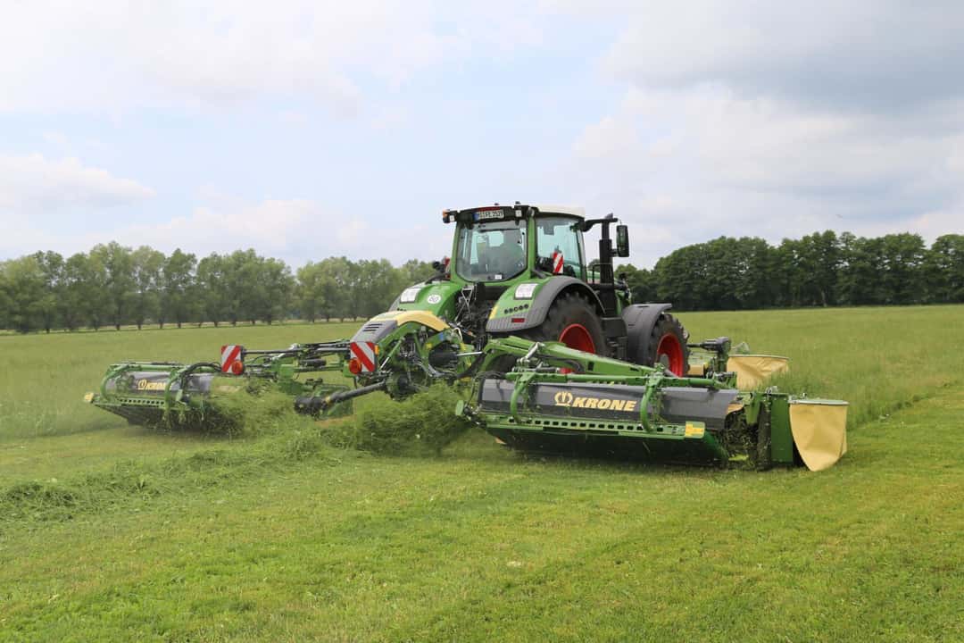 Krone: Schlagkräftig mähen, kompakte Schwade ablegen | profi