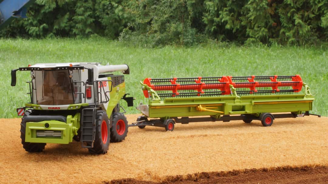 Claas Trion 720 Montana mit Convio 1080 Flex im Modell | profi