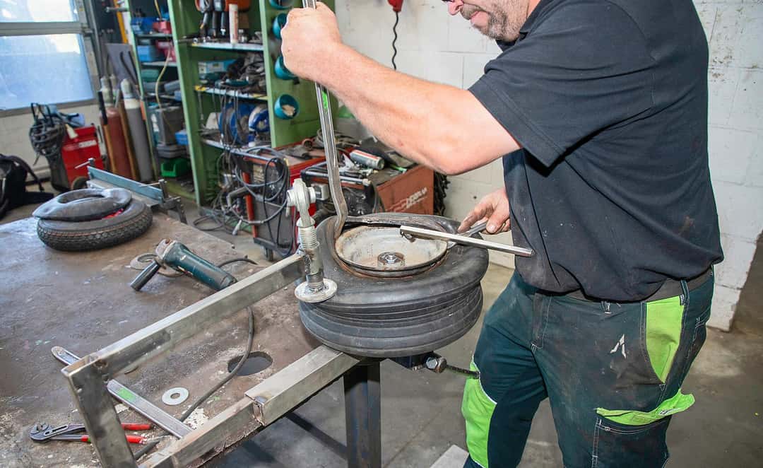 Ratgeber: Kleine Reifen aufziehen, abziehen und flicken | profi