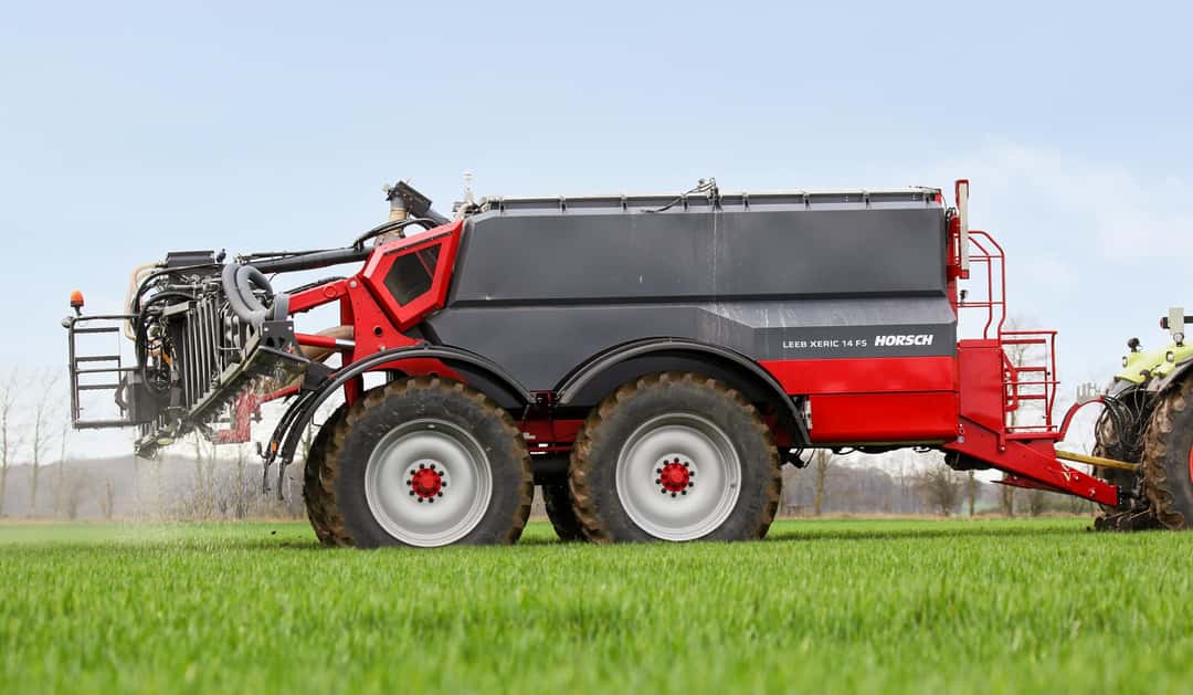 Pneumatikstreuer Horsch Leeb Xeric 14 FS: Düngst du noch, oder LEEBst du schon? | profi