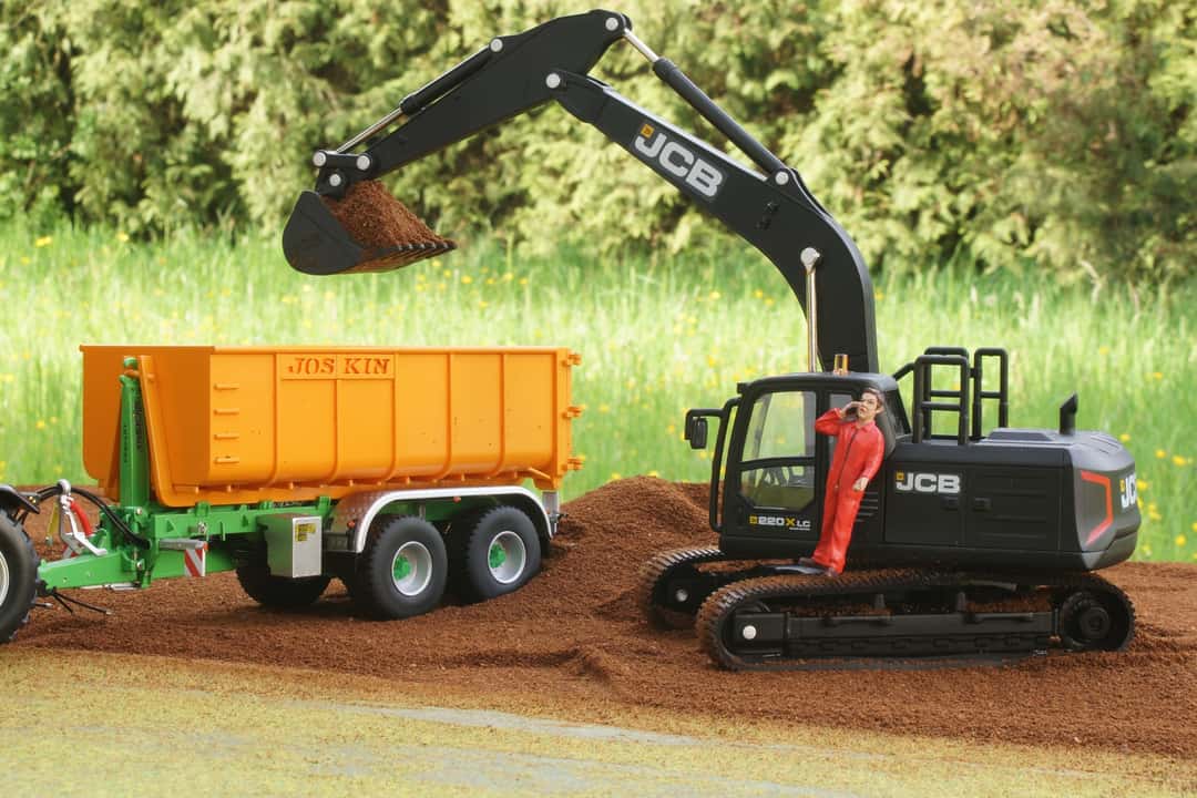 JCB 220 X LC: Limitiert in schwarz | profi