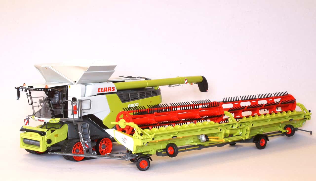 Claas Lexion 8900 Terra Trac mit Convio 1380 als Modell