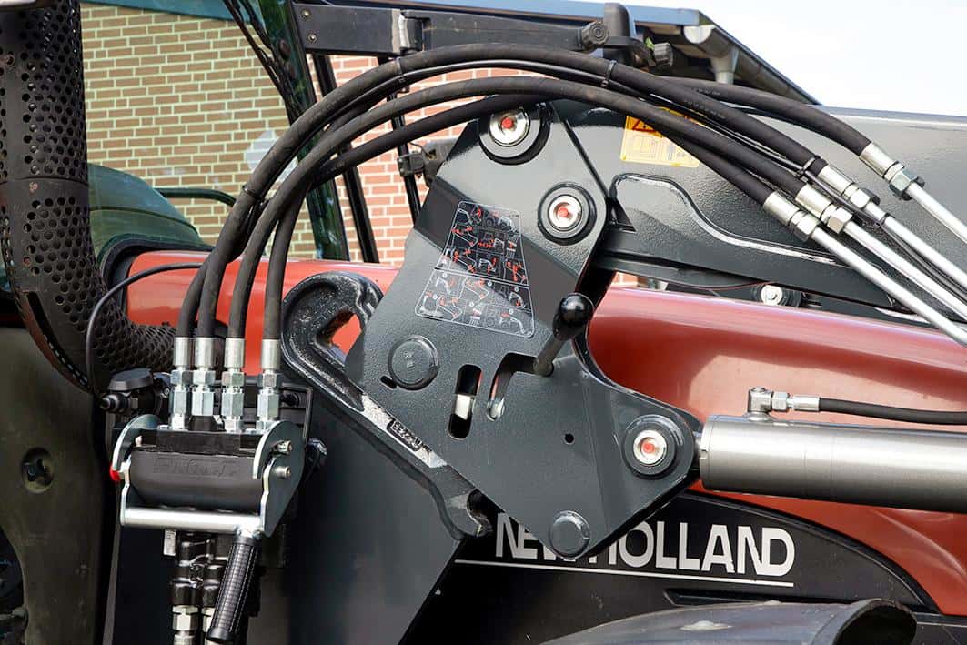 Frontlader von Stoll und Quicke fachgerecht an- und abbauen